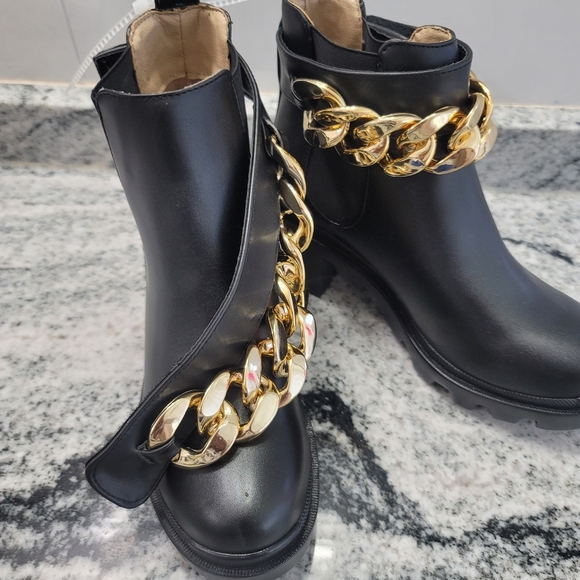 Carvela | Shoes | Steve Madden Amuletc Chain Detail Mid Heel Boots In ...